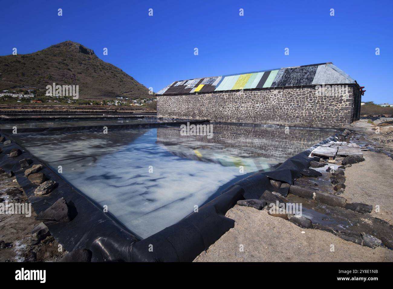Salt production, sea salt through evaporation, Yemen salt works ...