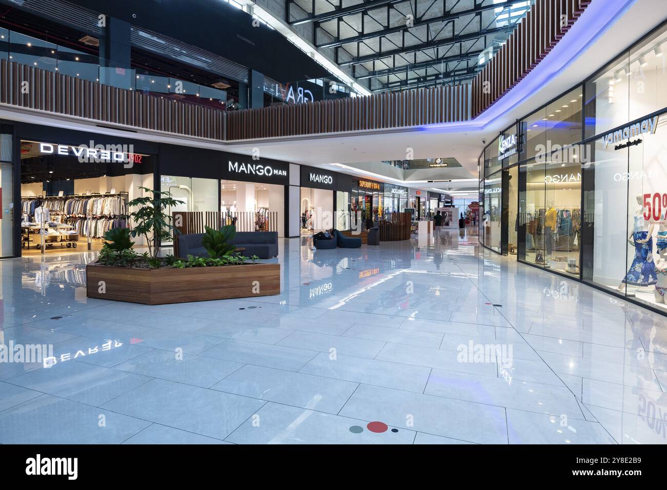 Tribeca Mall, shopping centre, huge, gigantic, modern, Indian Ocean ...