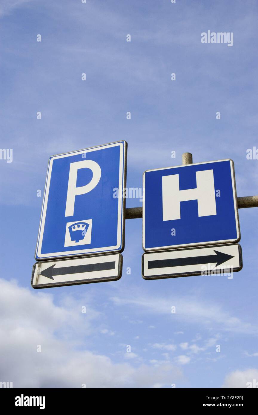Hospital traffic sign hi-res stock photography and images - Alamy