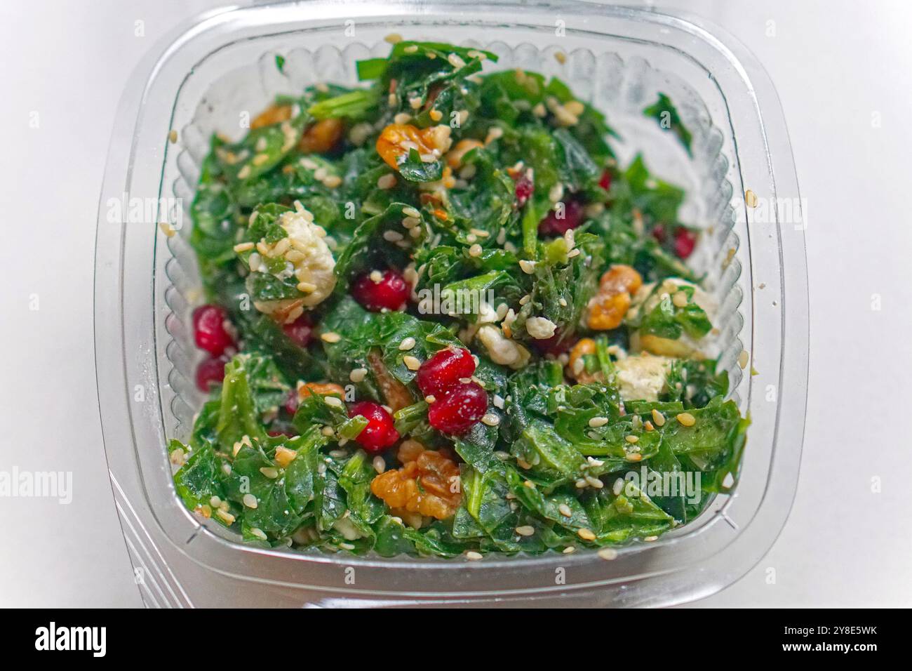 Healthy green algae salad meal in take away box Stock Photo - Alamy