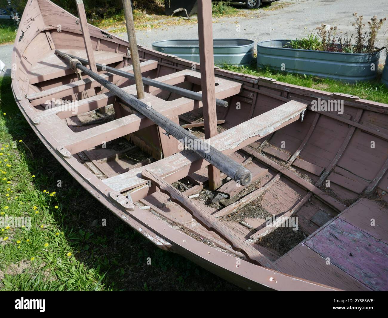 Old shipwrecked wooden sailboat without sails Stock Photo - Alamy