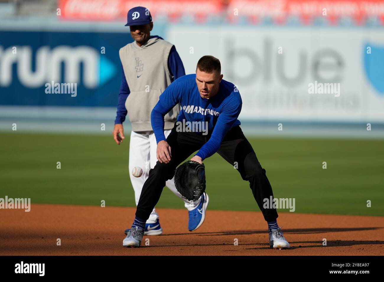 Los Angeles Dodgers first base Freddie Freeman, right, works out during ...
