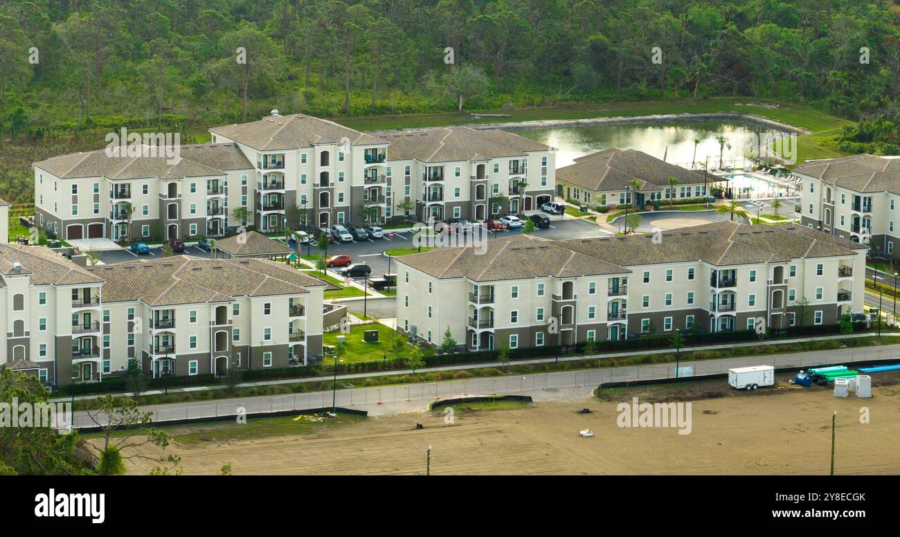 Florida suburban condos car parking hi-res stock photography and images ...