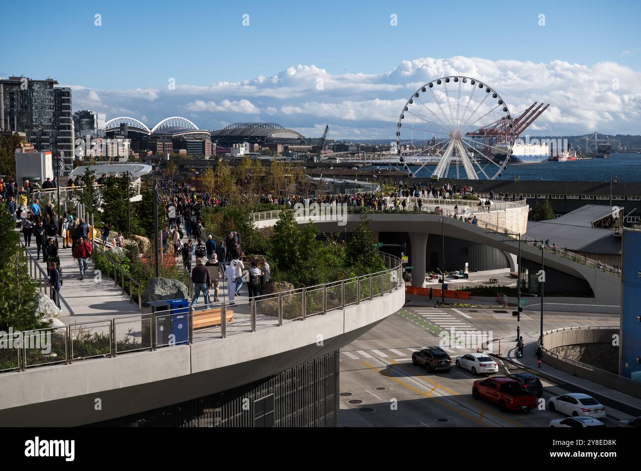 Seattle, USA. 4th Oct 2023. A sunny windy start as the city of Seattle welcomes residents to the ...