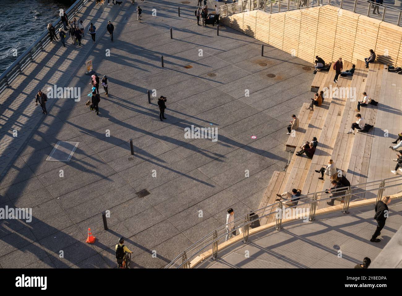 Seattle, USA. 4th Oct 2024. A sunny windy start as the city of Seattle ...