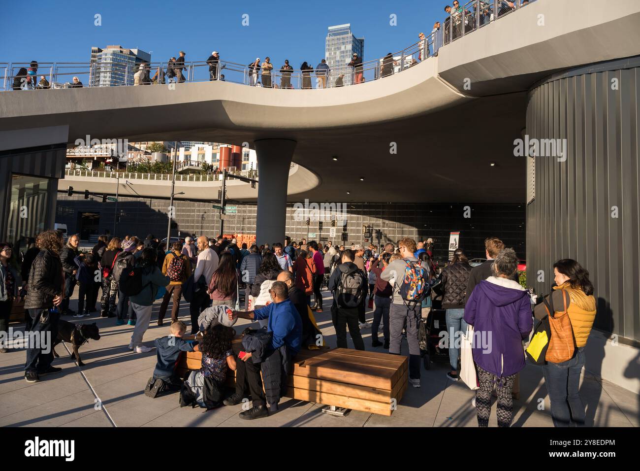 Seattle, USA. 4th Oct 2024. A sunny windy start as the city of Seattle ...