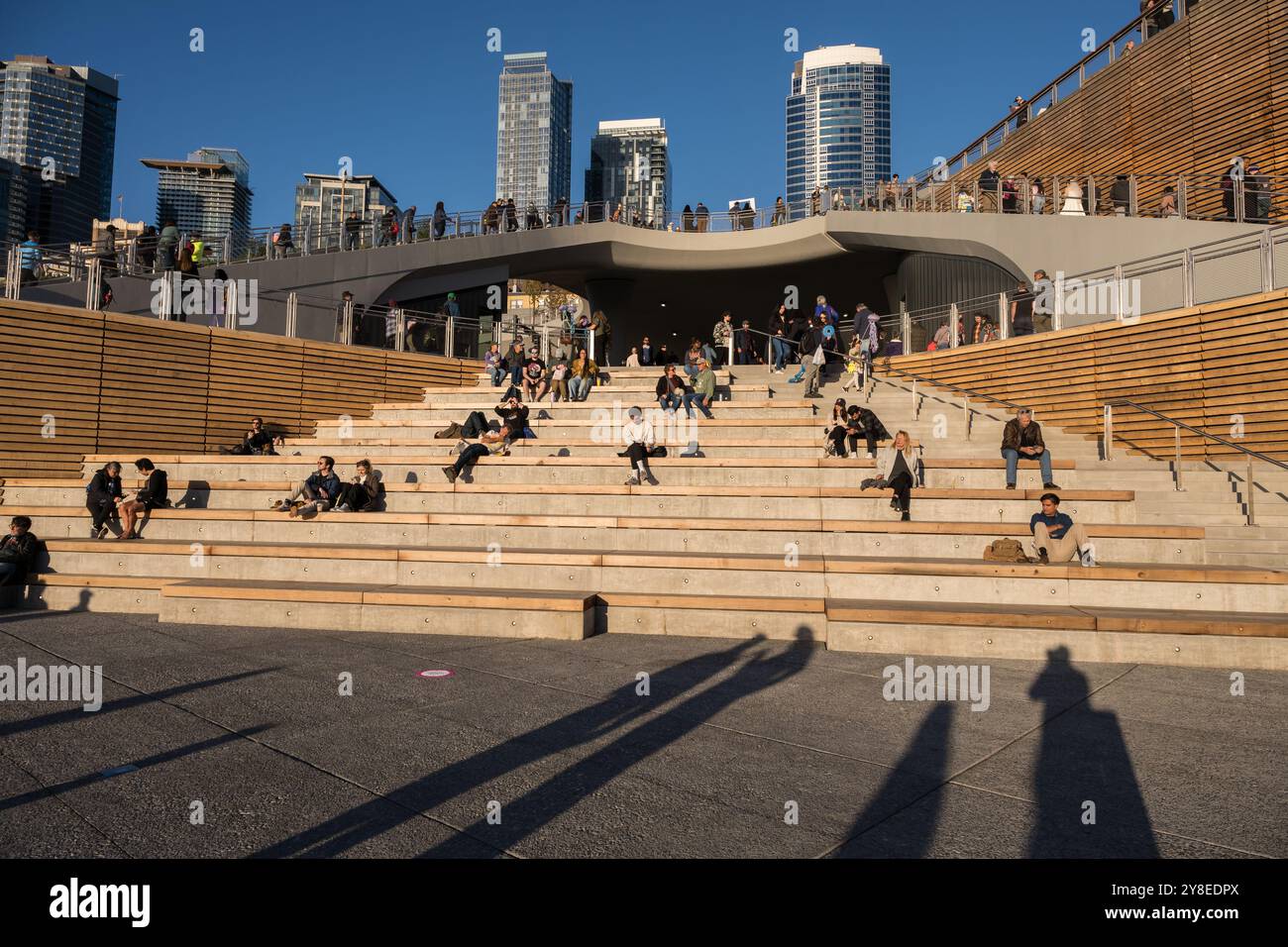 Seattle, USA. 4th Oct 2024. A sunny windy start as the city of Seattle ...