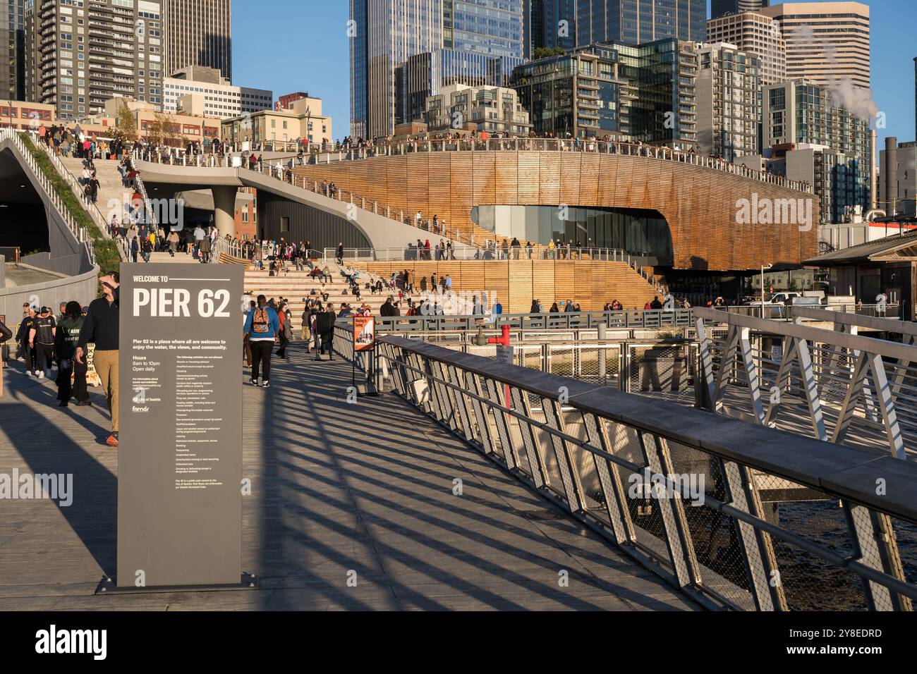 Seattle, USA. 4th Oct 2024. A sunny windy start as the city of Seattle ...