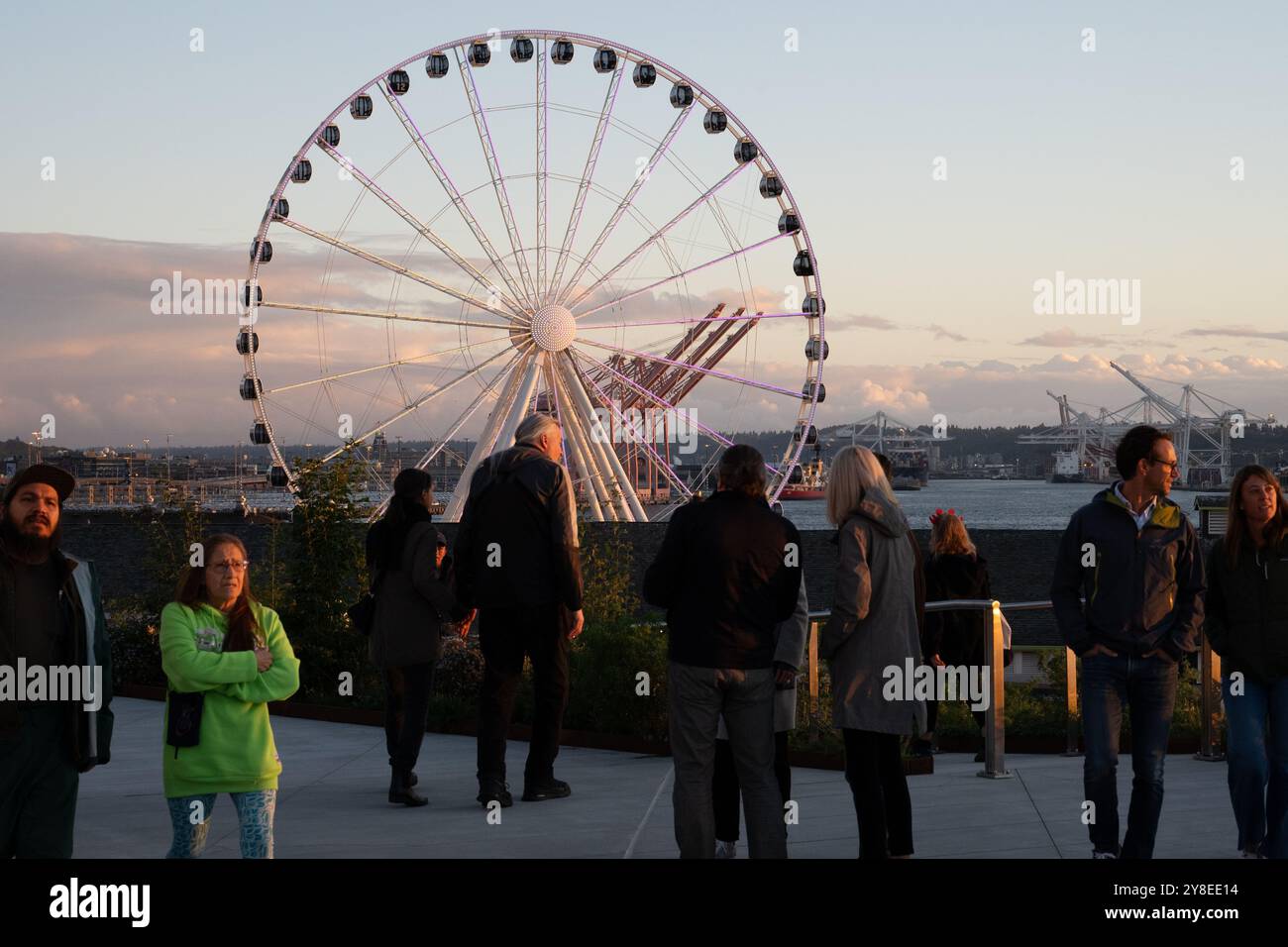 Seattle, USA. 4th Oct 2024. A sunny windy start as the city of Seattle ...