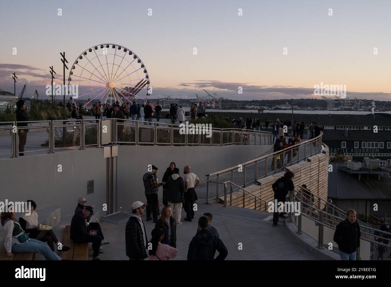 Seattle, USA. 4th Oct 2024. A sunny windy start as the city of Seattle ...
