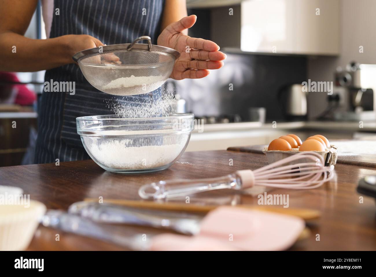 Woman child teamwork preparing homemade hi-res stock photography and ...