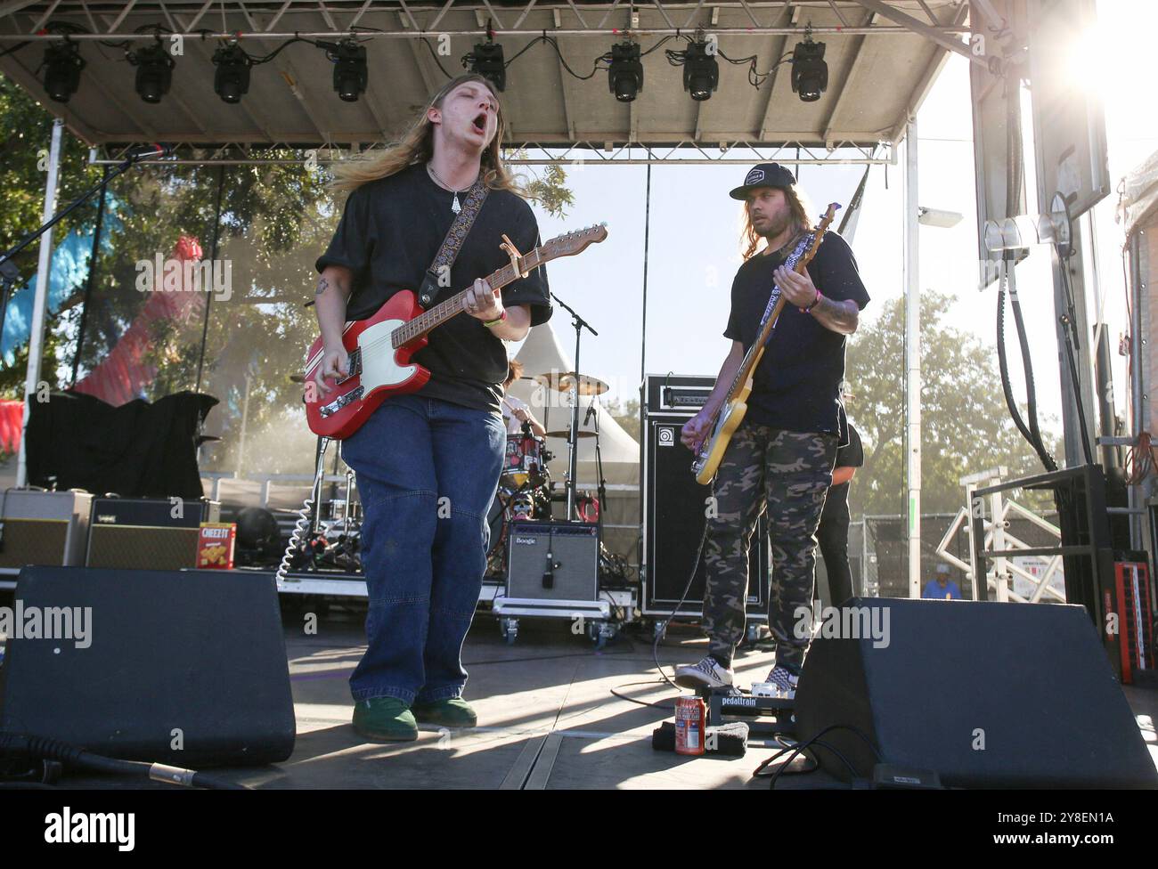 Dexter and the Moonrocks' James Tuffs, left, and Ty Anderson perform ...