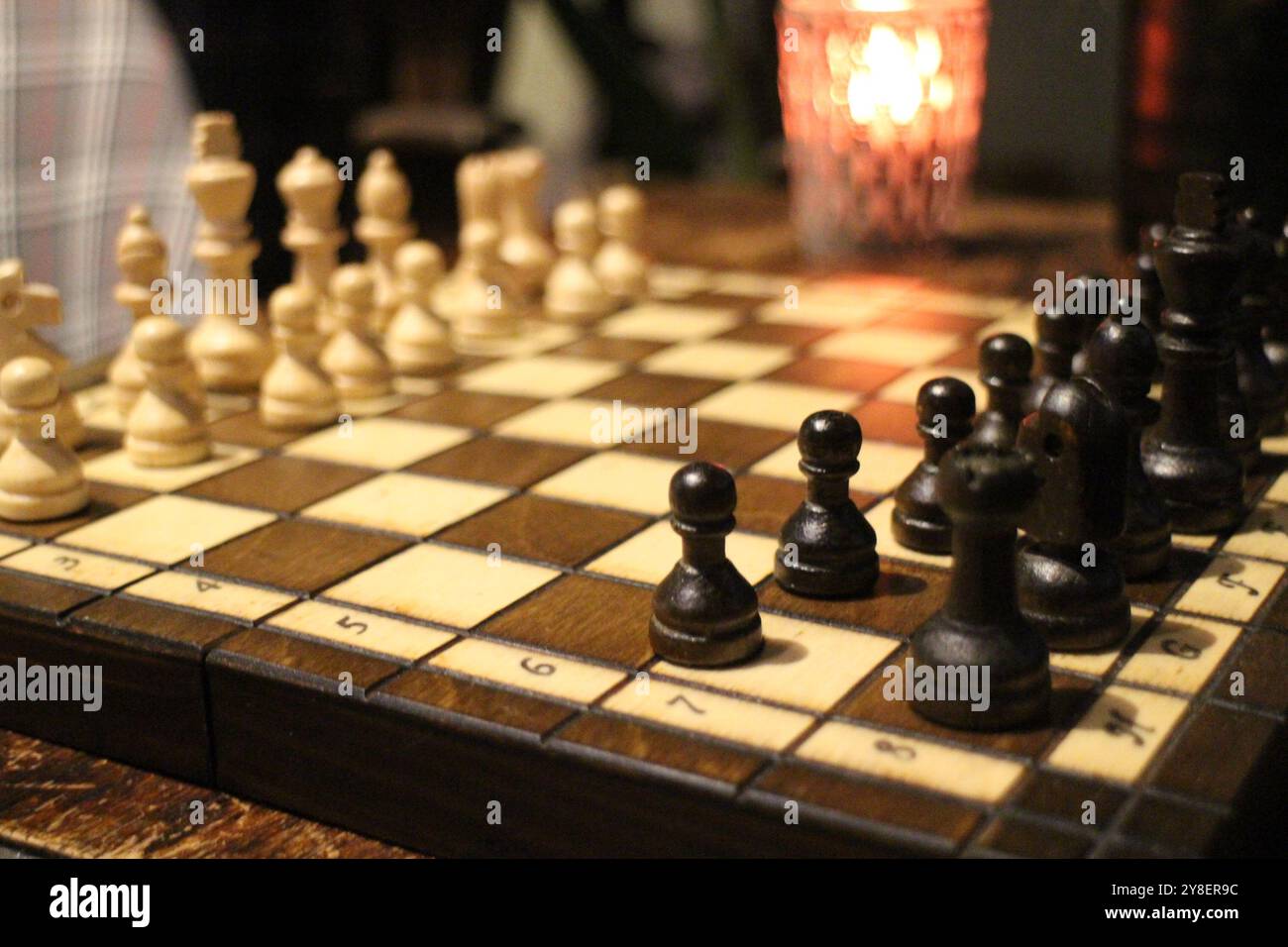 Old chess board wooden hi-res stock photography and images - Alamy