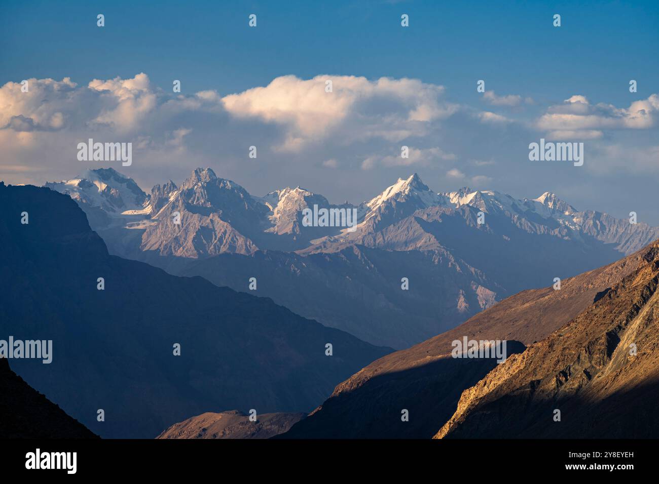 Scenic landscape view at sunset on Karakoram mountain range, Skardu ...