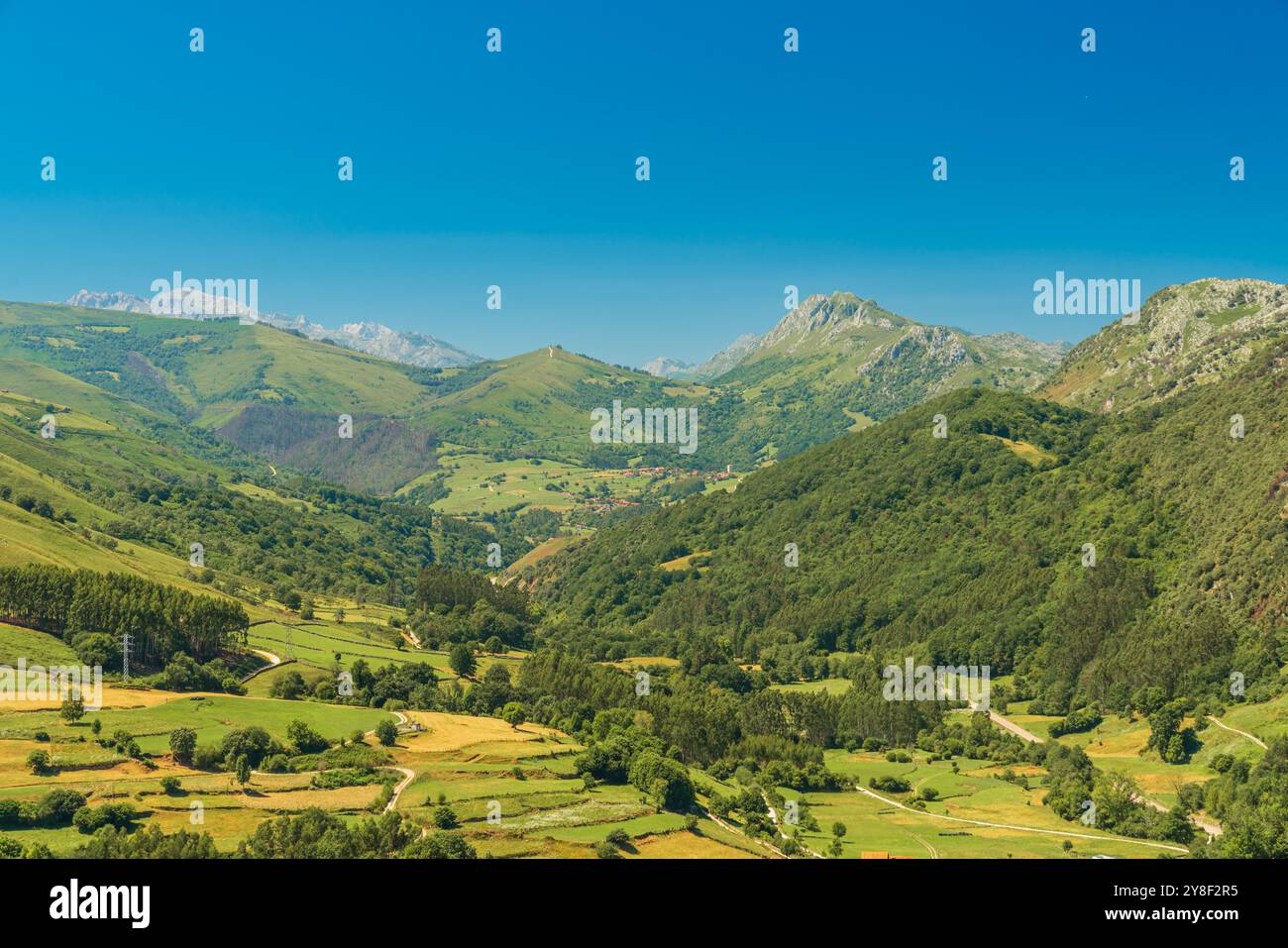 Serene view rolling mountains hi-res stock photography and images - Alamy