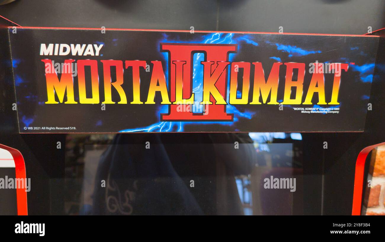 Bordeaux, France - 10 04 2024 : mortal kombat 2 II midway classic video ...