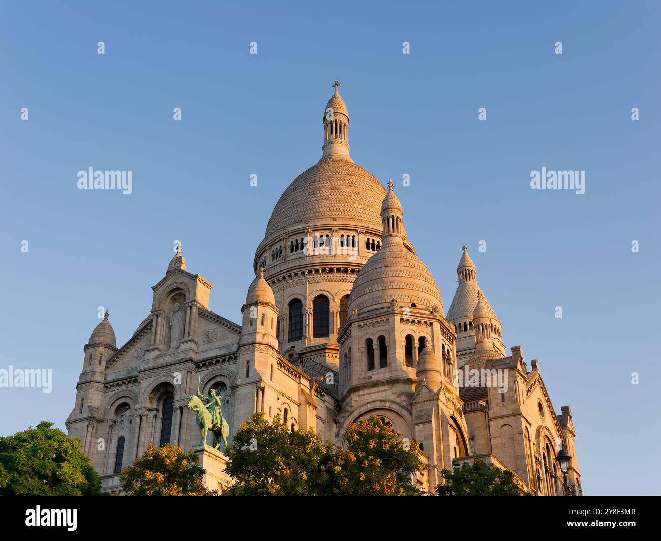 Sunrise, Basilica of the Sacred Heart of Montmartre, Montmartre, Paris ...
