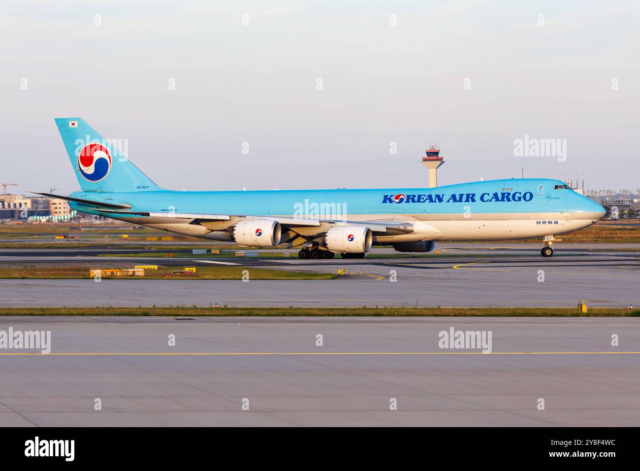 Korean Air Cargo Boeing 747-8F Flugzeug Flughafen Frankfurt in ...