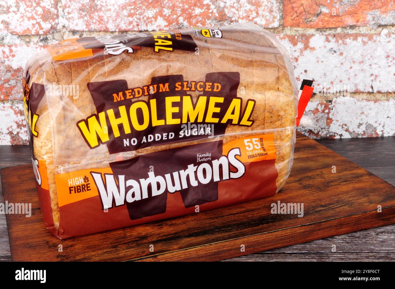 Warburtons medium sliced wholemeal bread loaf high fibre with no added ...