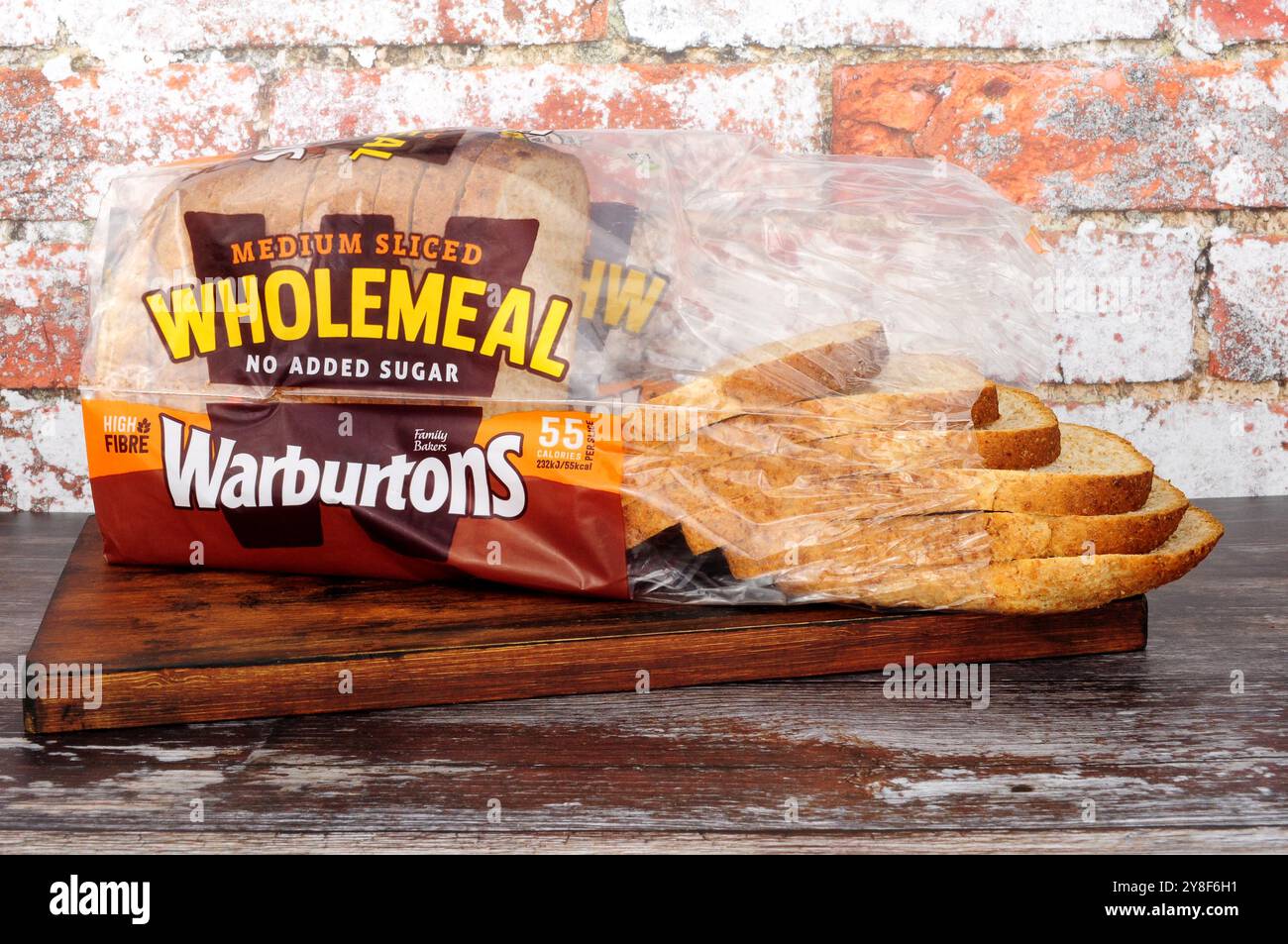 Warburtons medium sliced wholemeal bread loaf high fibre with no added ...