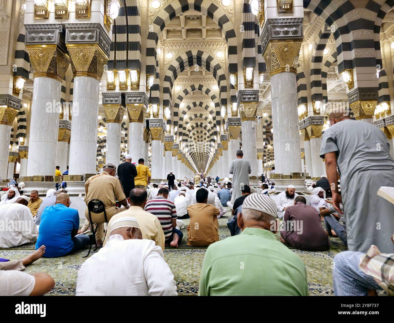 Al masjid an nabawi interior hi-res stock photography and images - Alamy