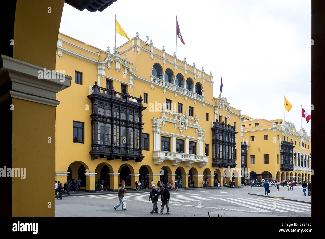 Architectural detail of the historic buildings surrounding Plaza Mayor ...