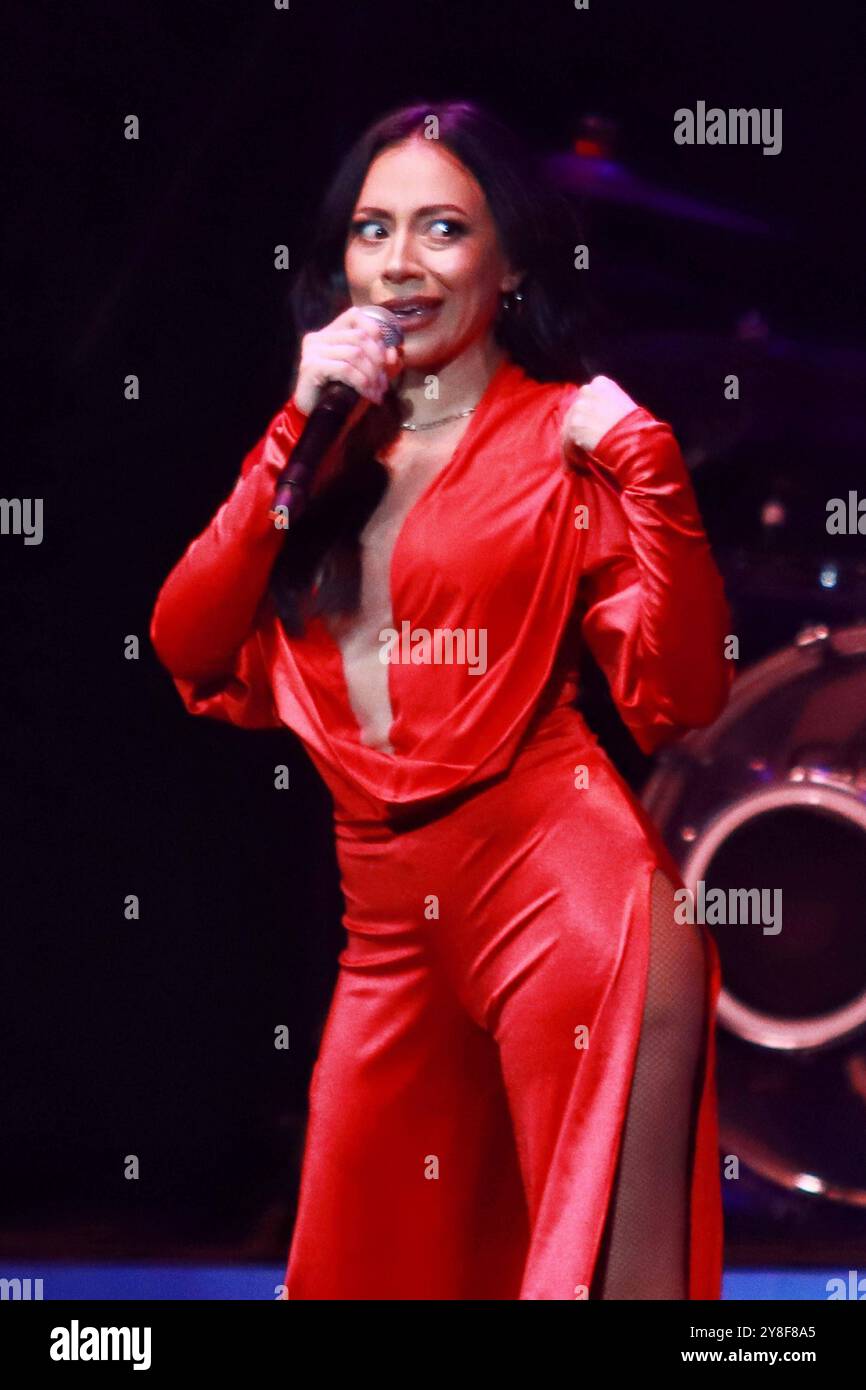 Playa Limbo in Concert Jass Reyes singer of Playa Limbo, Mexican pop ...