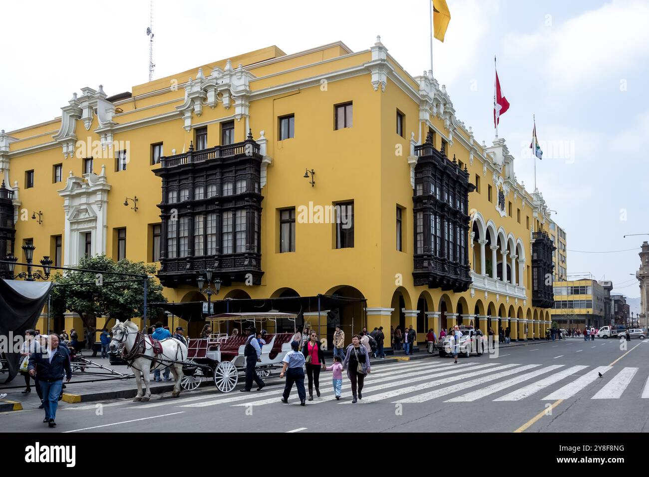 Architectural detail of the historic buildings surrounding Plaza Mayor ...