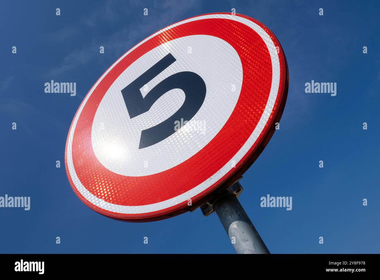 5 km sign hi-res stock photography and images - Alamy