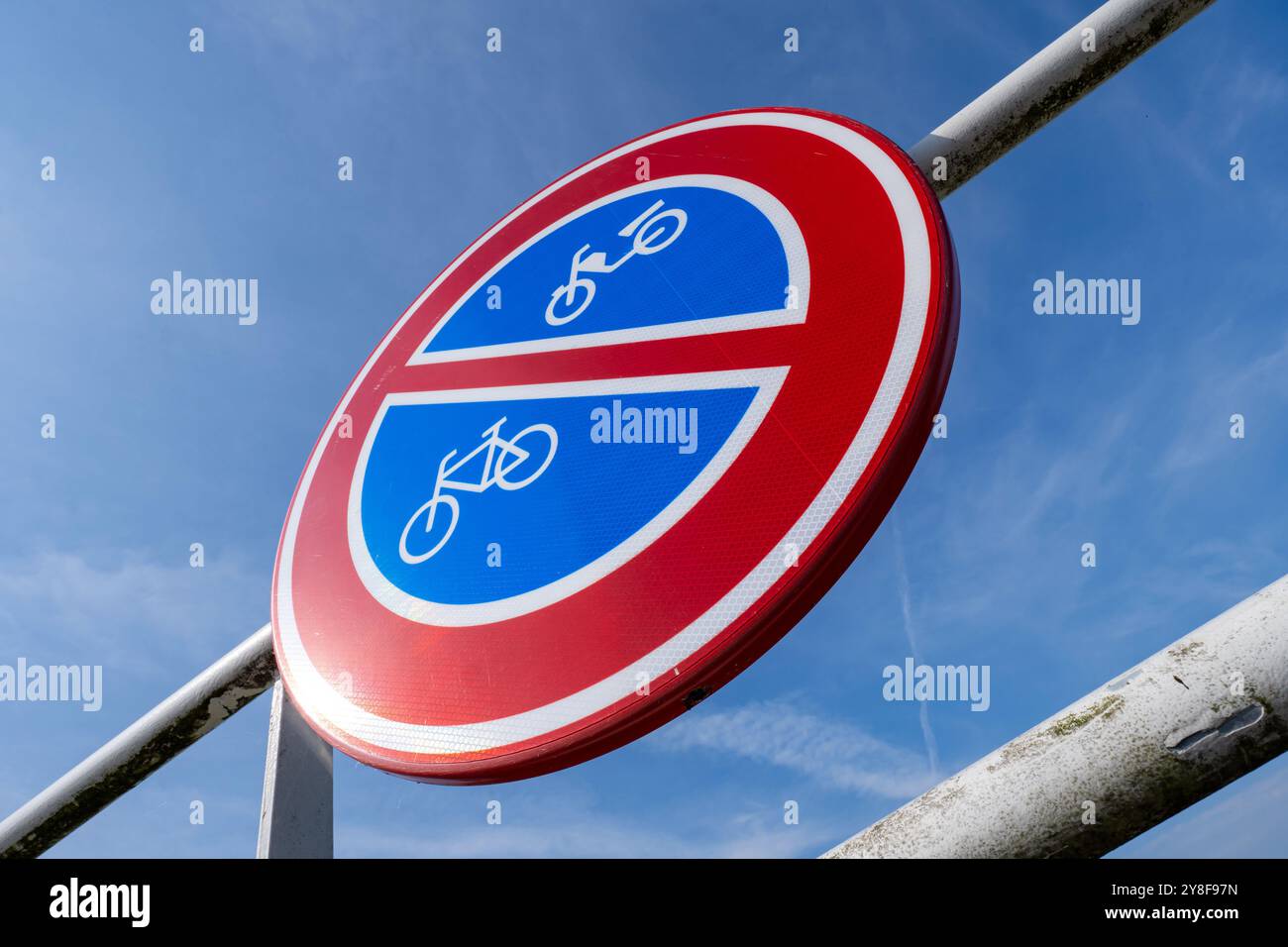 Dutch road sign: no parking for bicycles or mopeds Stock Photo - Alamy