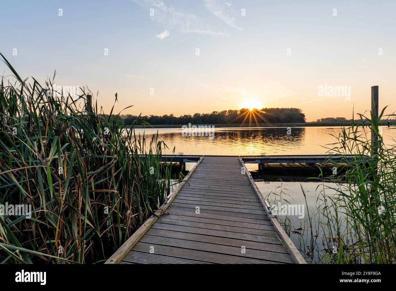 Jetty way and water hi-res stock photography and images - Alamy