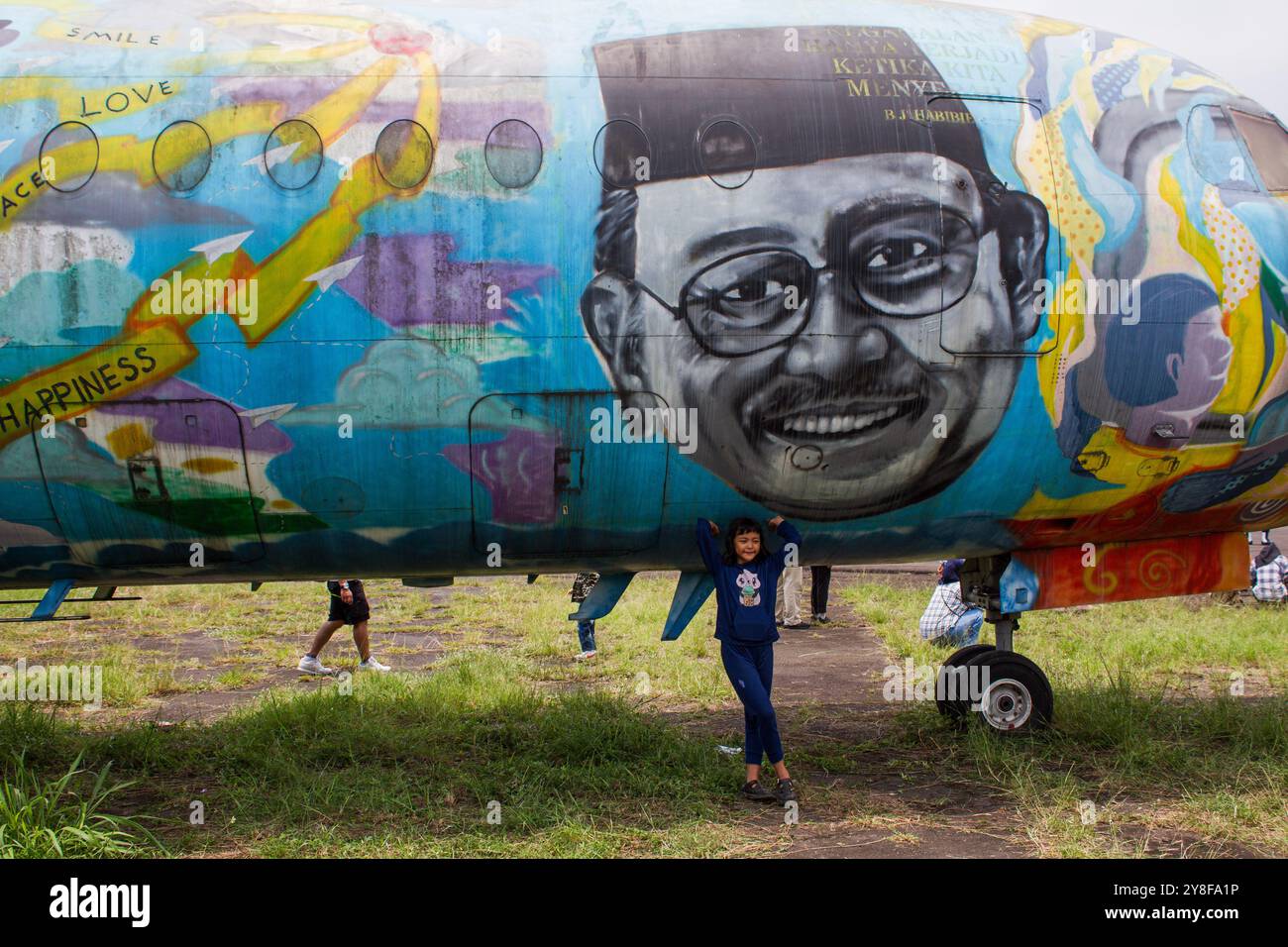 Bandung, West Java, Indonesia. 5th Oct, 2024. A man with their child ...