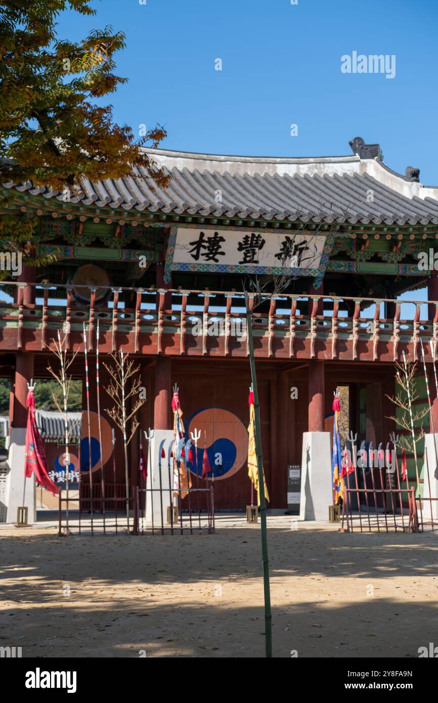 Suwon, South Korea - 29 October 2023: Sinpungnu gate, the main gate of ...