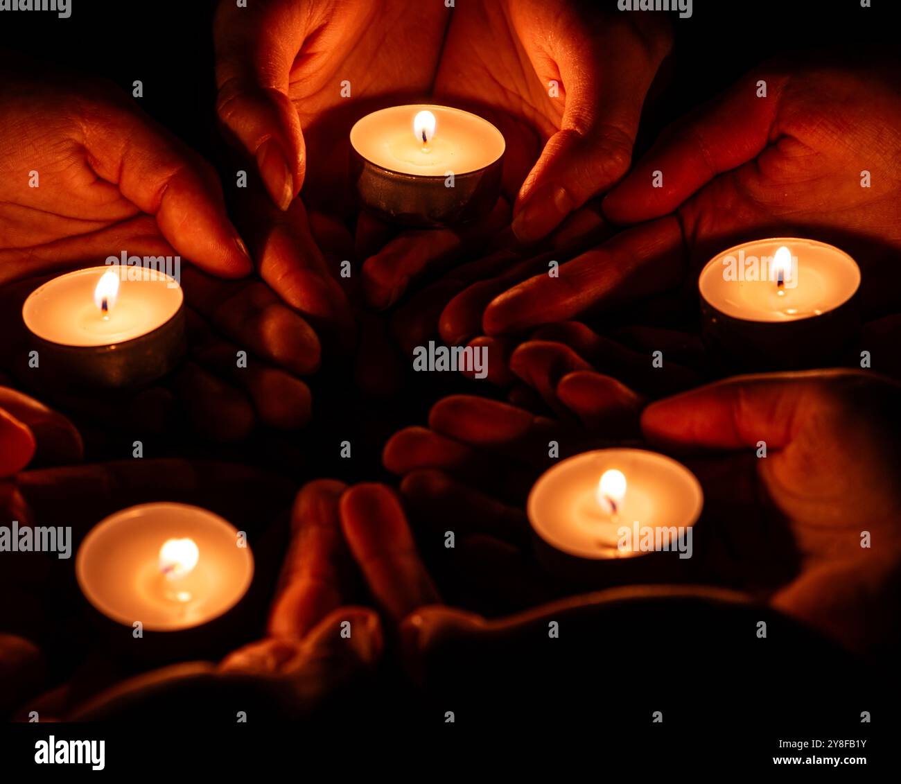 memory candles Burning candle on the palm, sorrow and memory Stock ...