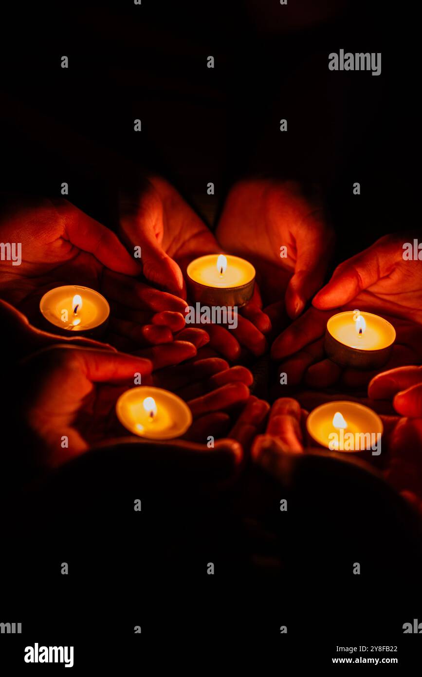 memory candles Burning candle on the palm, sorrow and memory Stock ...