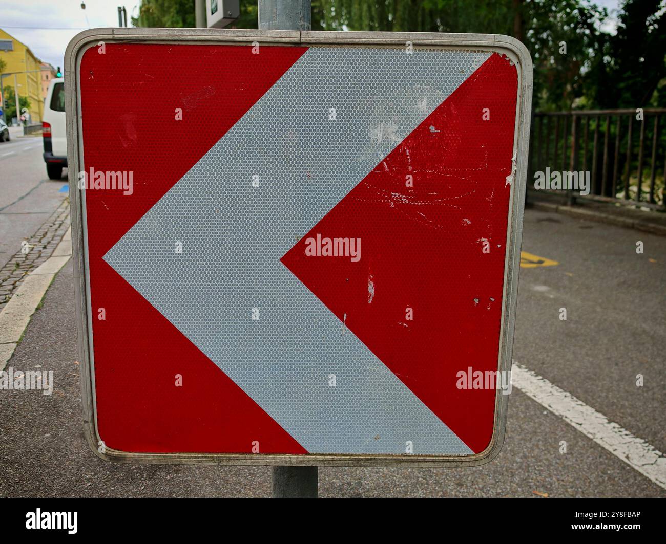 traffic management and road signs, visual information and warnings in ...