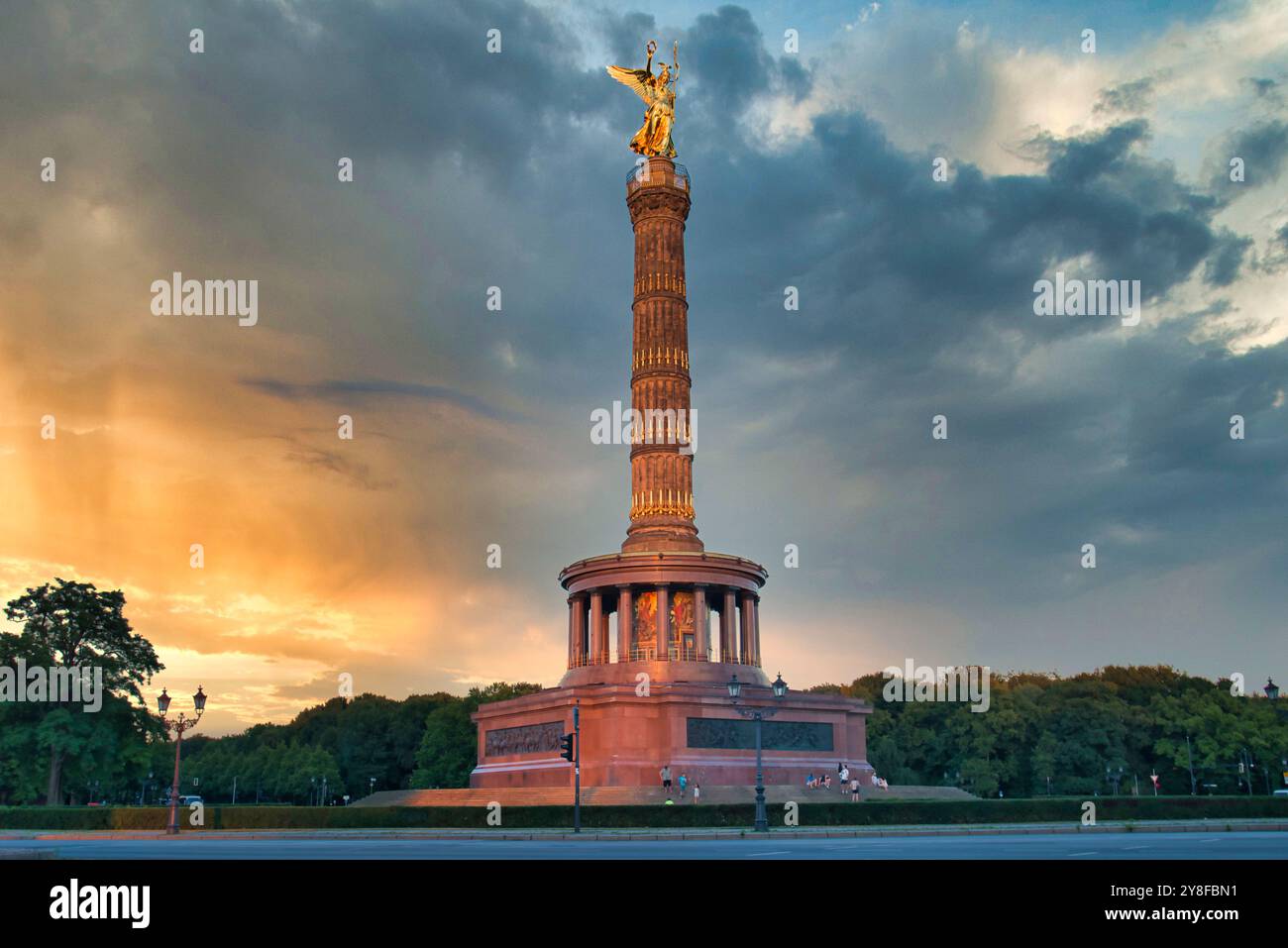 Victory monument siegessaeule in hi-res stock photography and images ...