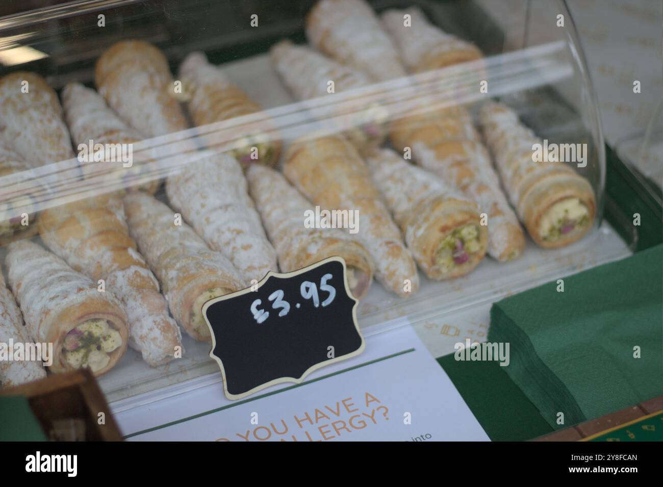 Middle Eastern sweets Stock Photo - Alamy