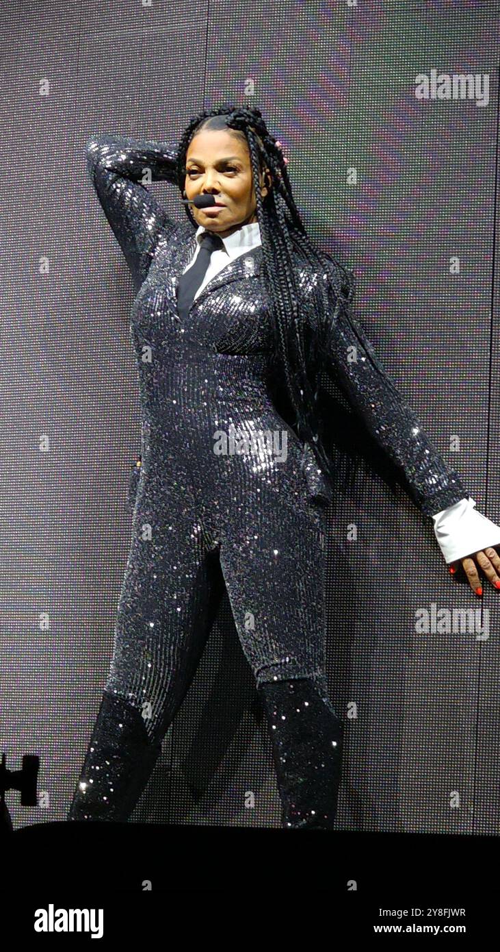 Janet jackson rhythm nation hi-res stock photography and images - Alamy