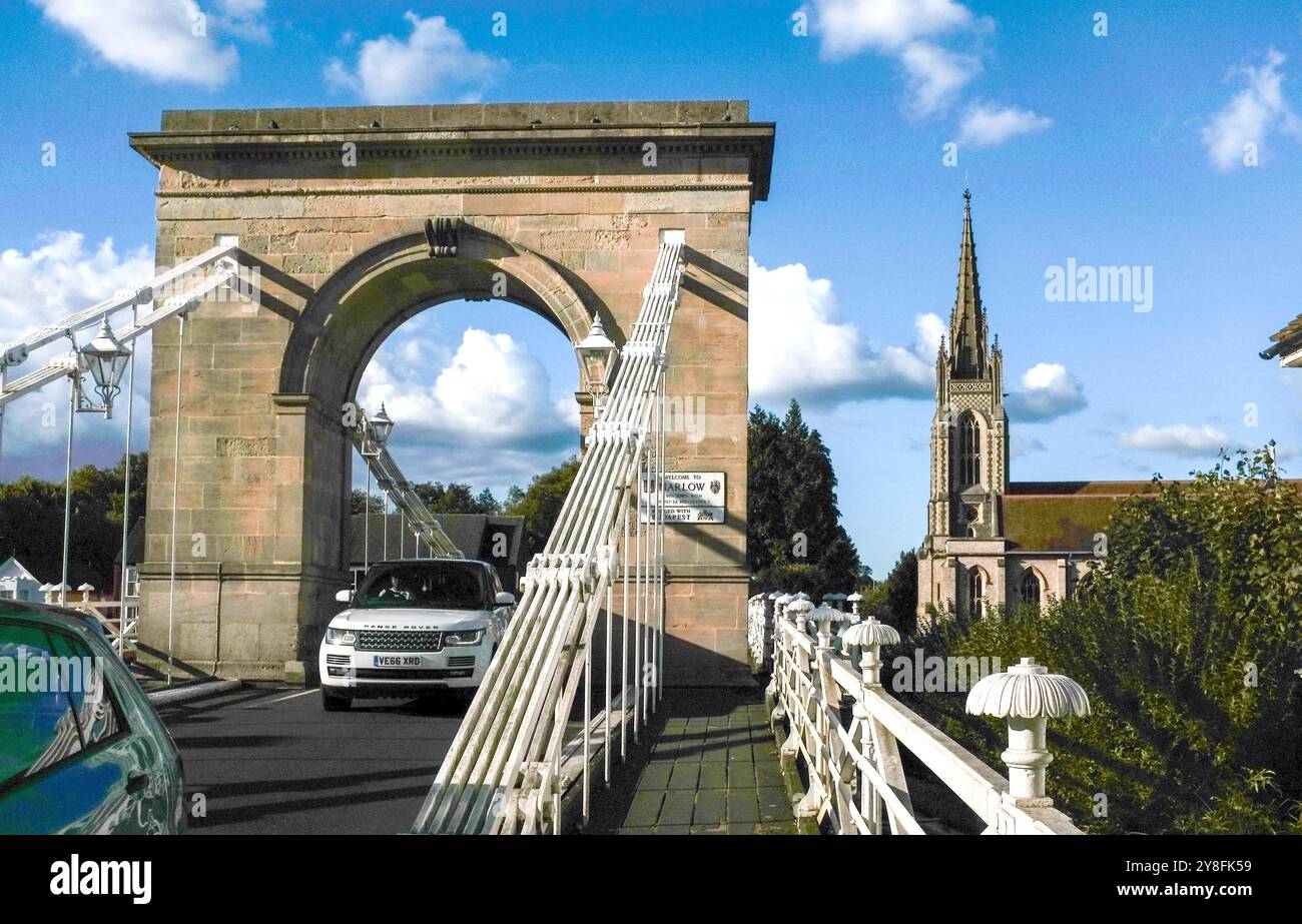 Marlow suspension bridge across the River Thames , Buckinghamshire ...