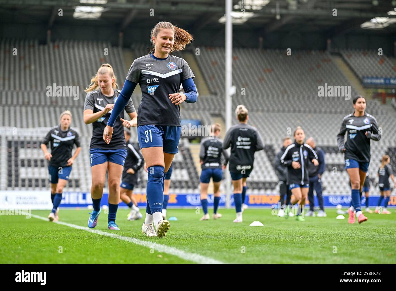Freiburg, Deutschland. 05th Oct, 2024. Turbine Potsdam beim Warmup mit ...