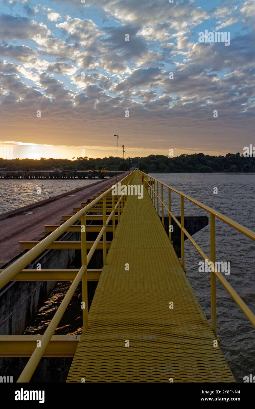 The long straight yellow painted passageway next to the concrete Quay ...