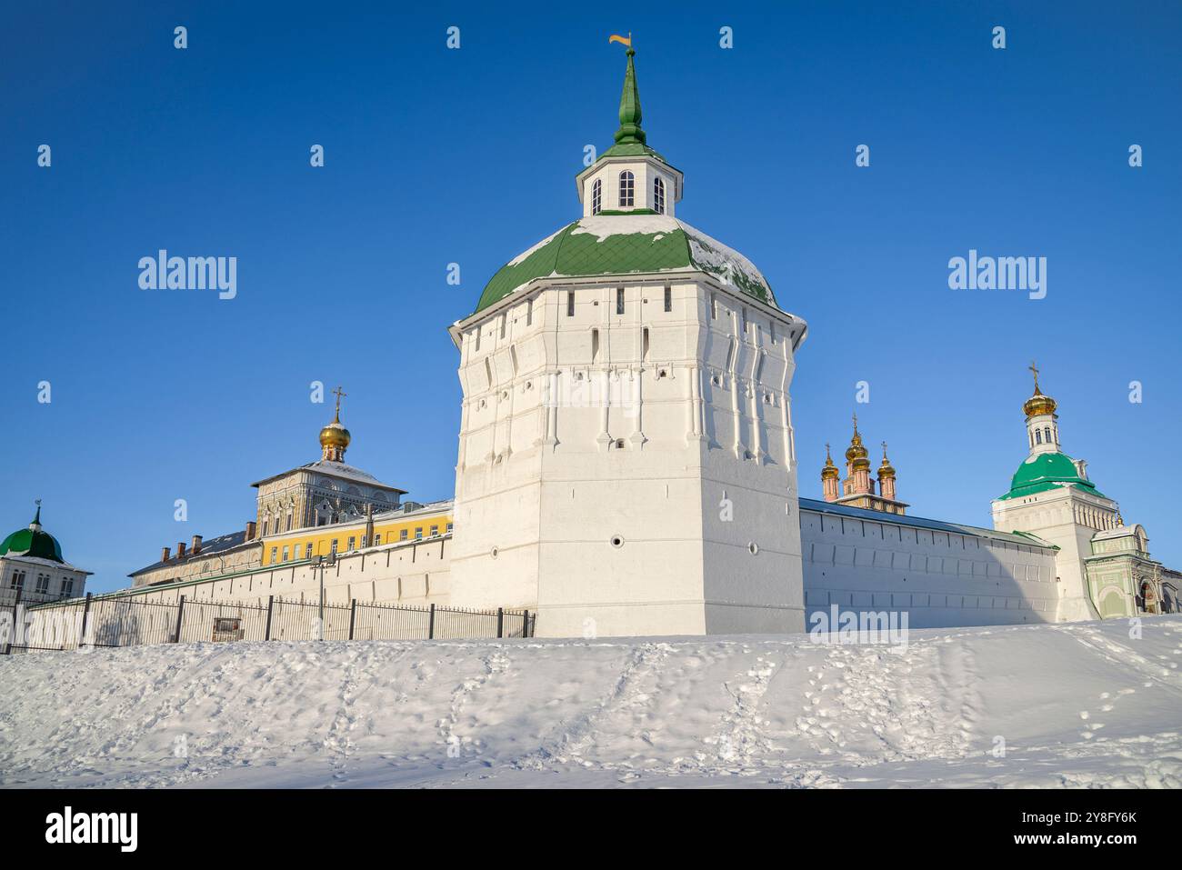 Corner tower trinity cathedral hi-res stock photography and images - Alamy