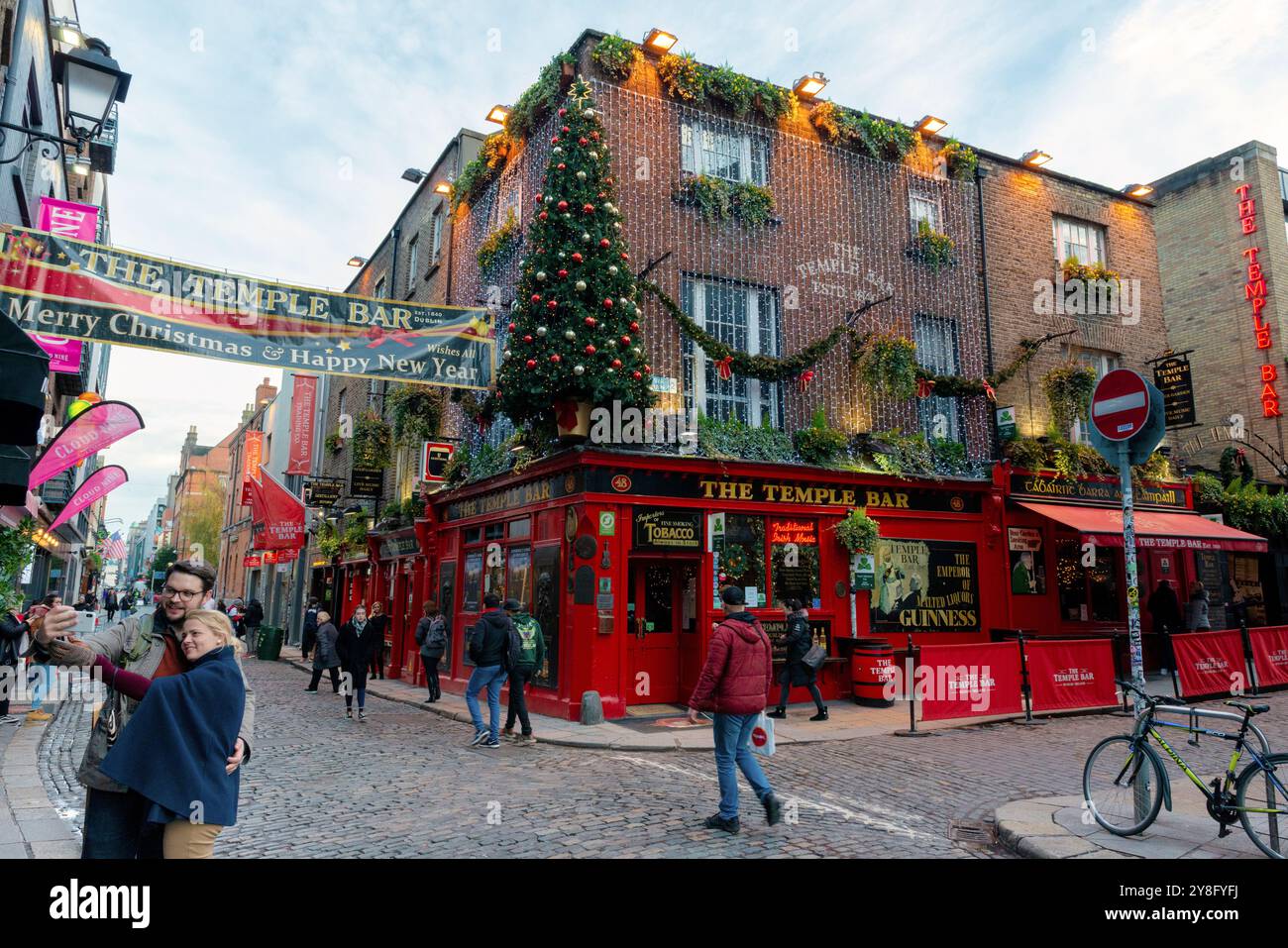 Temple bar Christmas lights and decorations, Fleet Street, Temple Bar ...