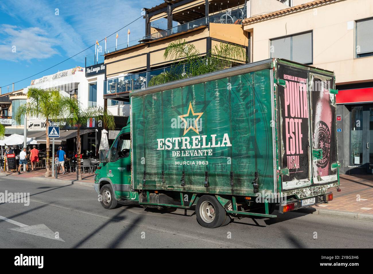 Sociedad blanca hi-res stock photography and images - Alamy