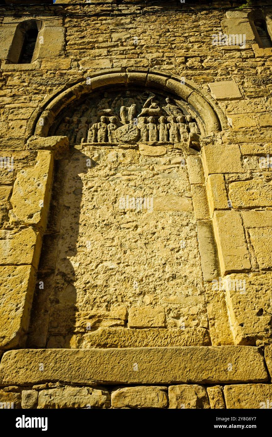 Tímpano románico hi-res stock photography and images - Alamy