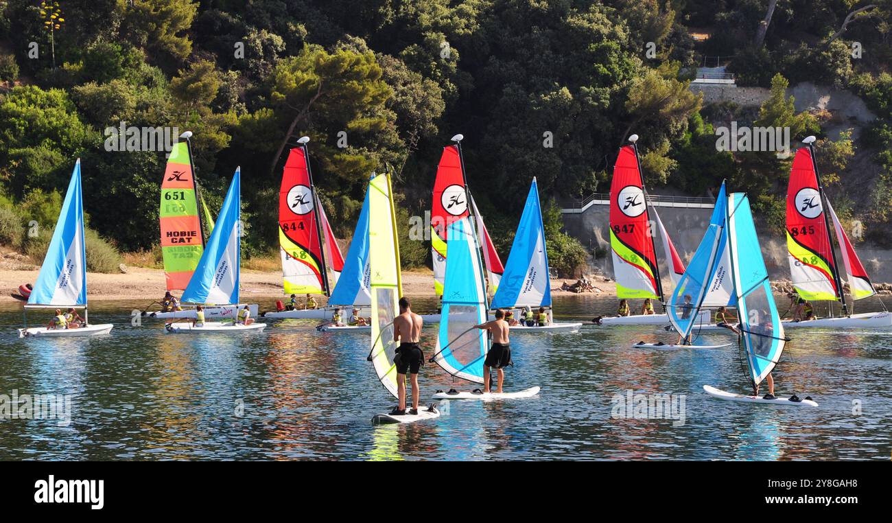 Sailing school for children and teenagers Stock Photo - Alamy