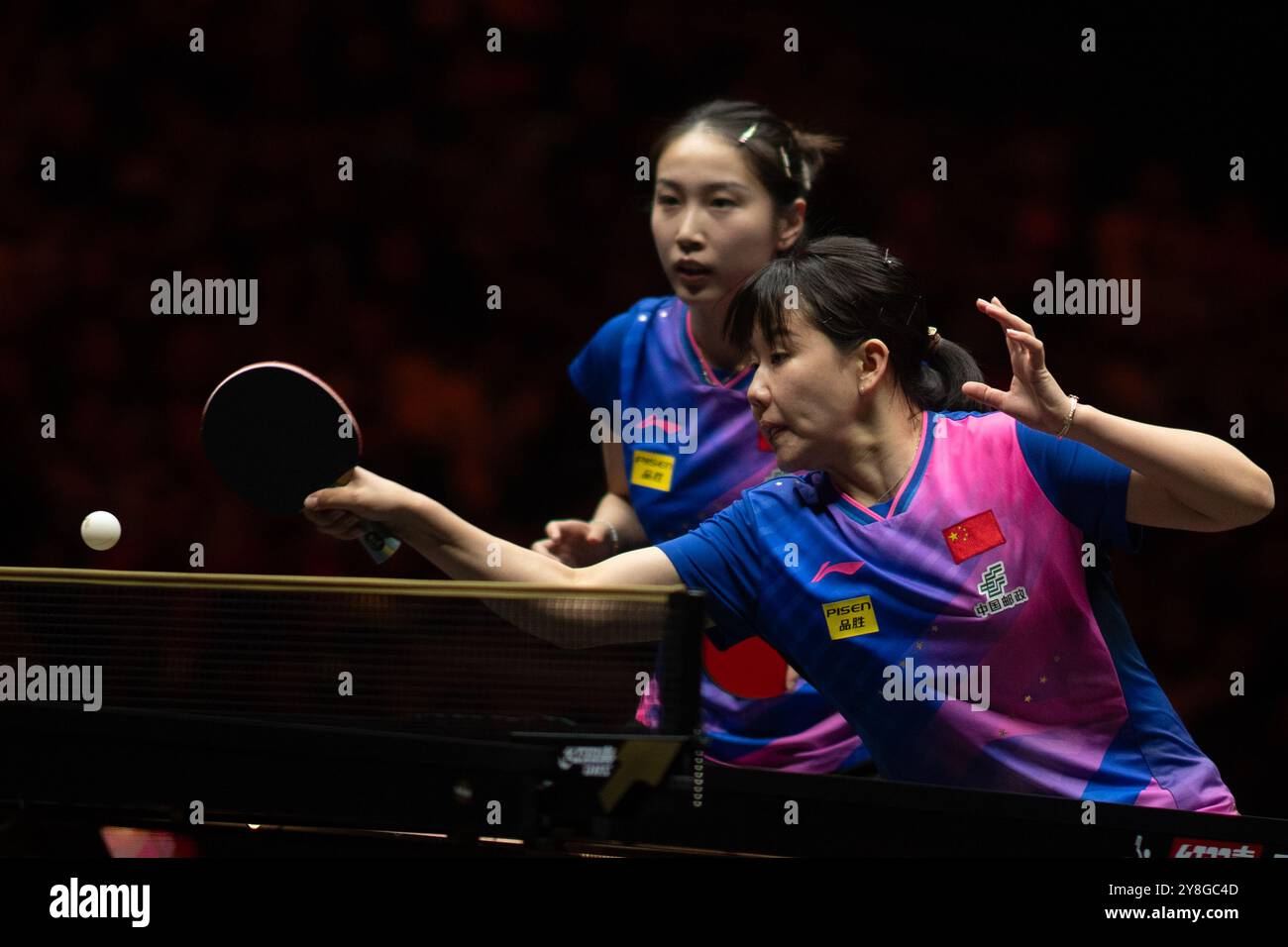 Beijing, China. 5th Oct, 2024. Qian Tianyi/Chen Xingtong (R) compete ...