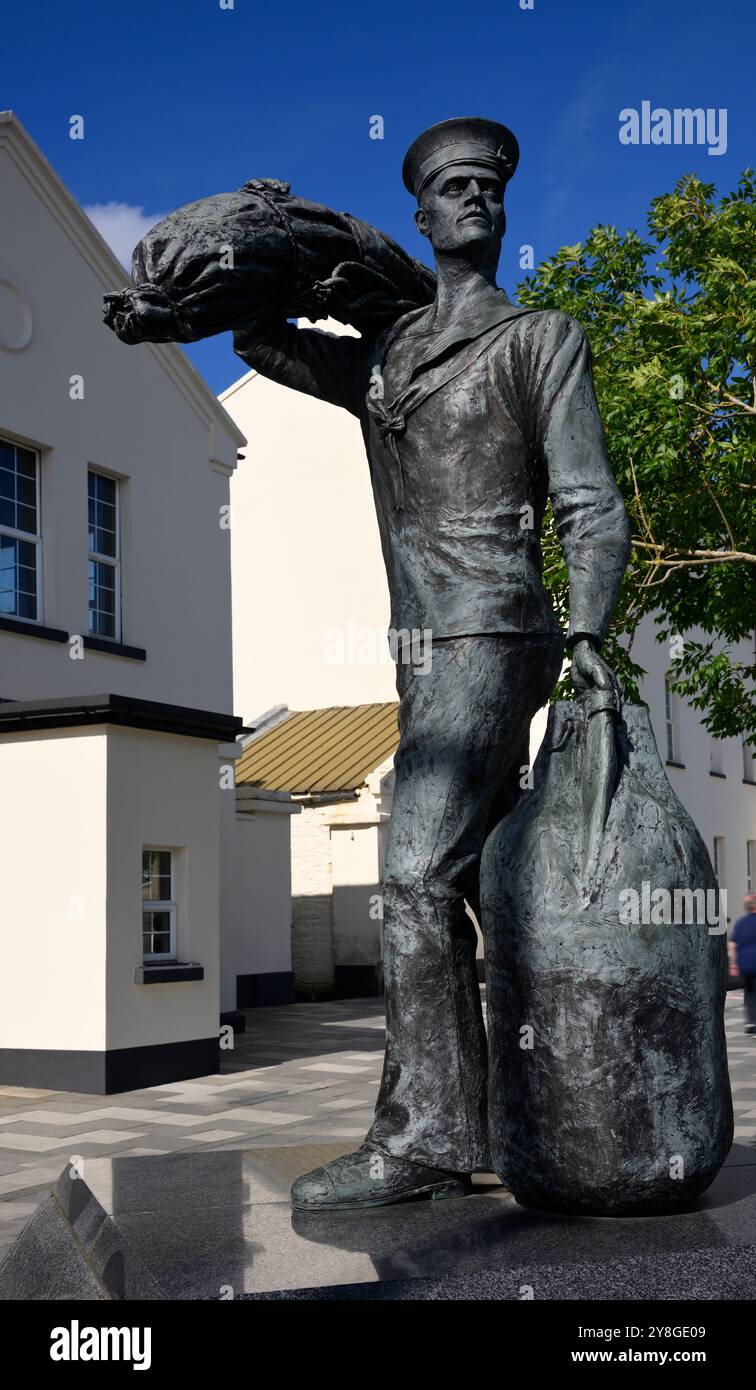 Sailor boy statue hi-res stock photography and images - Alamy