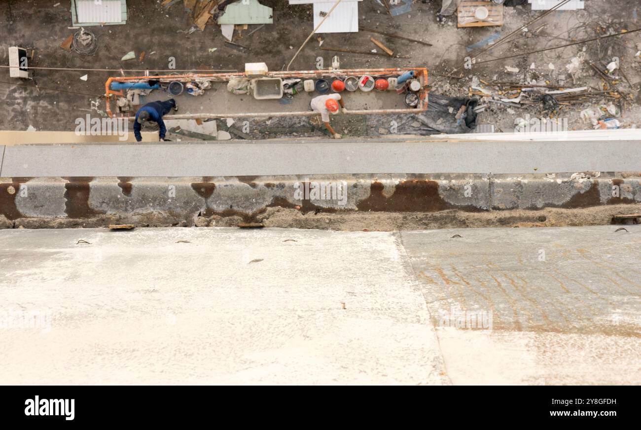 The crane cradle platform Stock Photo - Alamy